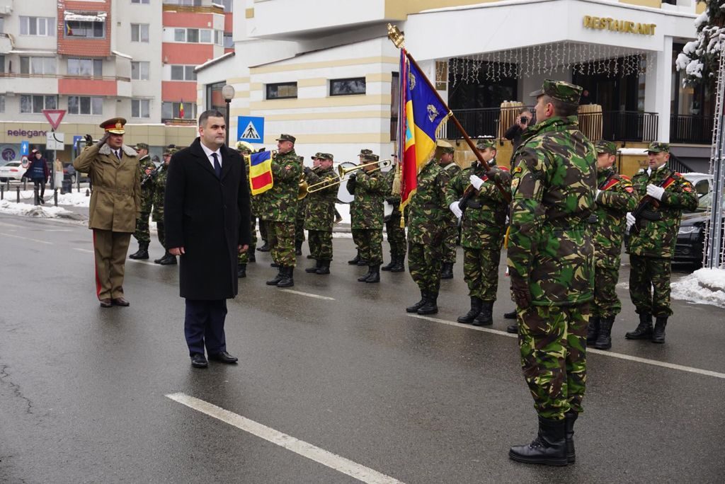 Statuia domnitorului Petru Rares, dezvelita in prezenta ministrului ...