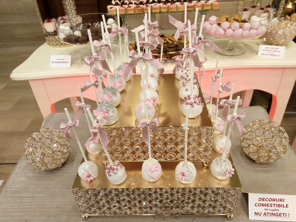 Savuroasele torturi si prajituri de la Cofetaria Cristina, ingredientul ...